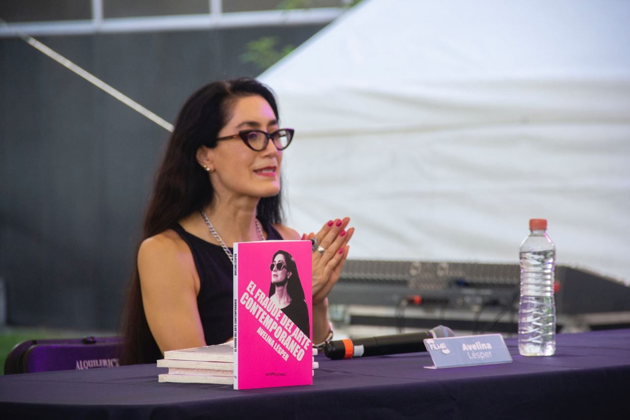 Recibe Artwalk a Avelina Lésper – RedesCubriendoBC
